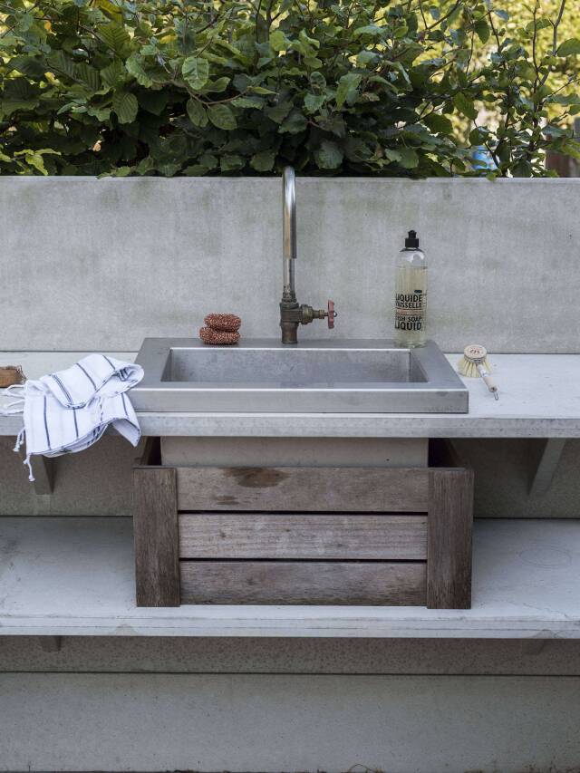A Modernist's Outdoor Kitchen: Low-Tech, High Style from WWOO in the ...