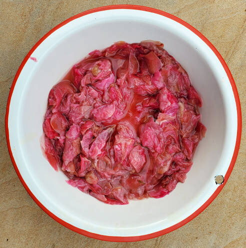 Rose Petal Recipes: How to Use Them in Dishes and Drinks