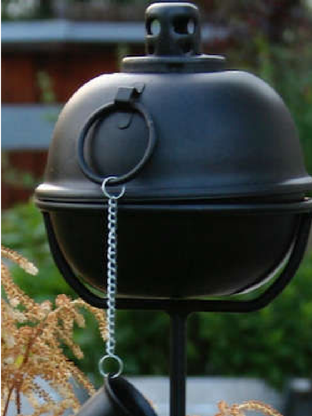 Carry a Torch: Romantic Garden Lighting - Gardenista Web Story - Gardenista