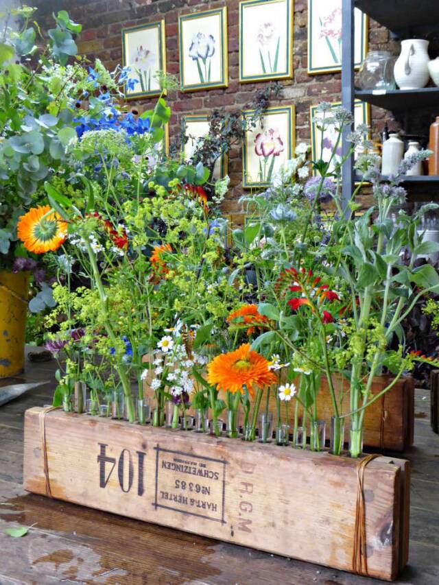 Studio Visit: Jamjar Flowers in London - Gardenista Web Story - Gardenista