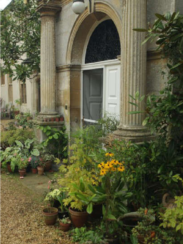 Garden Visit: At Home with Rosie Bose of Glendon Hall - Gardenista Web ...