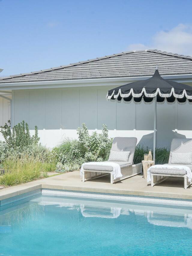 Newport Beach Backyard by Molly Wood Garden Design Web Story - Gardenista