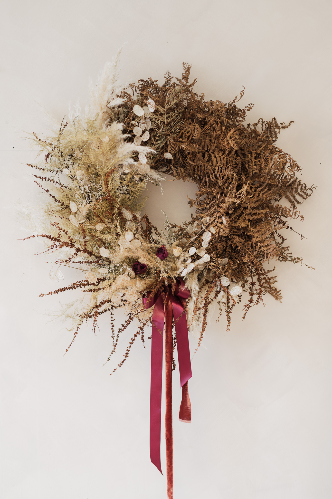 Wreaths Designed with Grasses and Dried Flowers: A New Holiday Trend