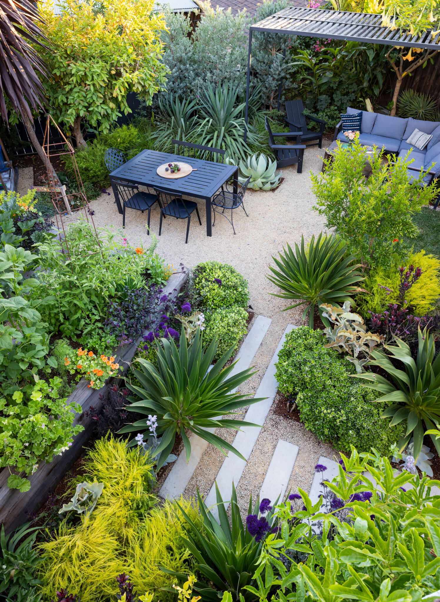 Garden Wonderland, by Leslie Bennett: A Review of the Garden Designer's ...