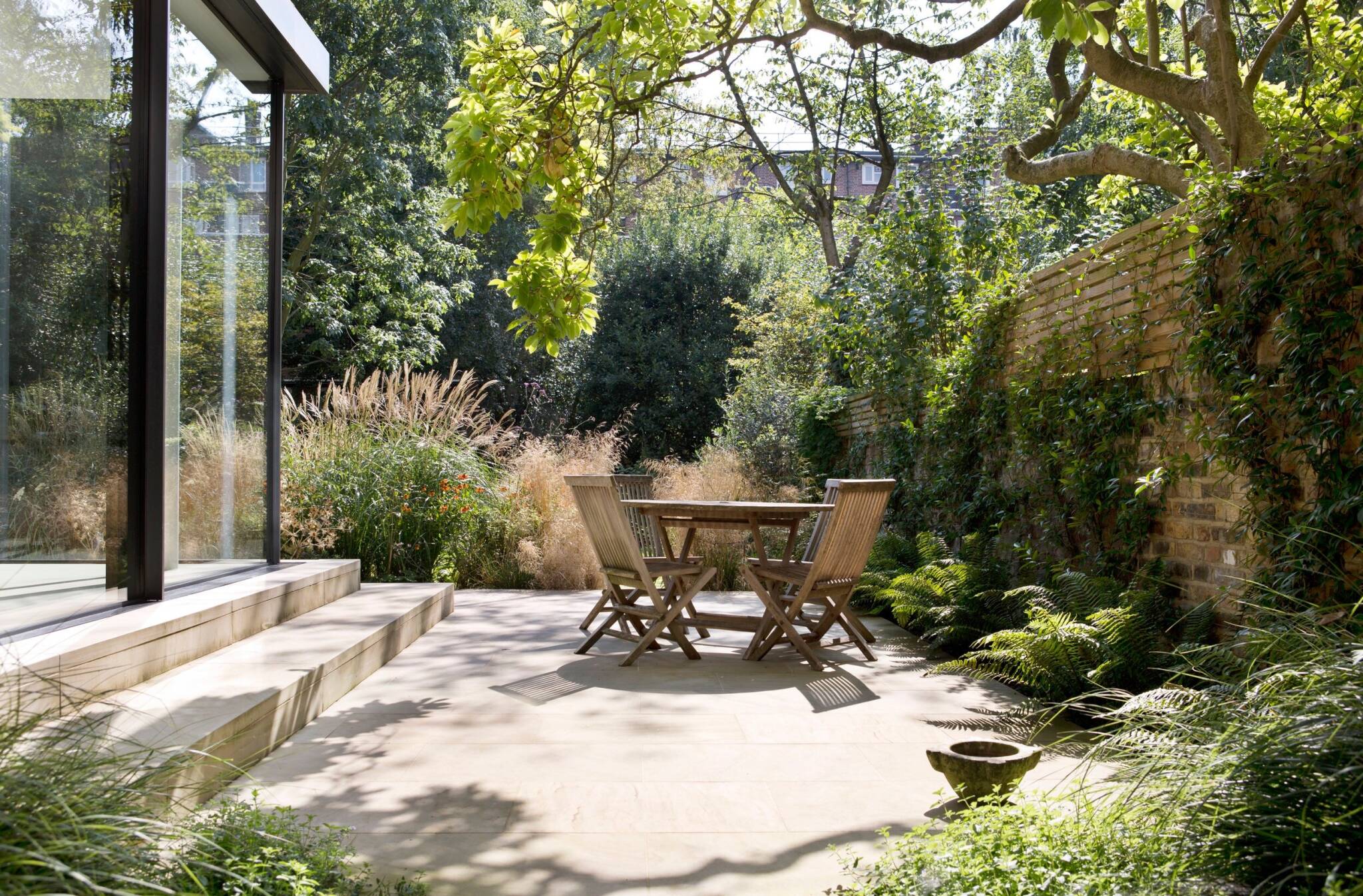 Landscape Designer Joanne Bernstein's Lush Secret Garden in the Middle ...