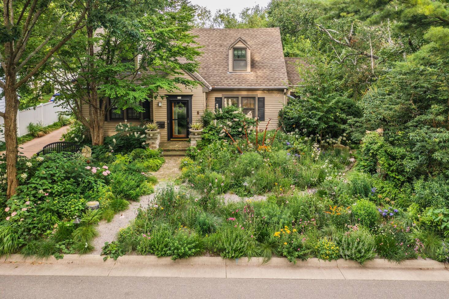 Required Reading: 'The Gravel Garden' Demystifies Dry Gardening ...